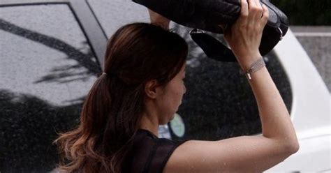 포토 우산 대신 서류가방