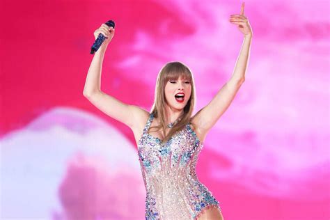 Taylor Swift Has Eras Tour Wardrobe Malfunction In Stockholm Handles