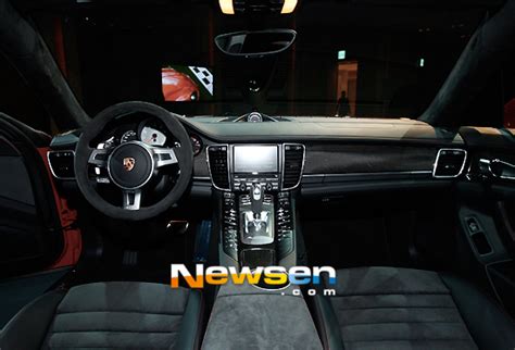 포토엔 포르쉐 파나메라 Gts ‘스포츠카 실내가 이렇게 넓어 손에 잡히는 뉴스 눈에 보이는 뉴스 뉴스엔