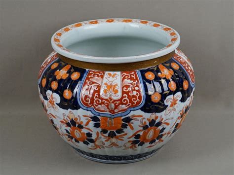 Ваза кашпо «Цветы фарфор роспись золочение Япония Имари Xix век высота 22 5см