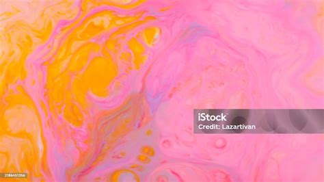 소용돌이 치는 분홍색과 주황색 색상의 유체 예술 액체 페인트 배경 역동적 인 추상 패턴 만들기 0명에 대한 스톡 사진 및 기타 이미지 Istock