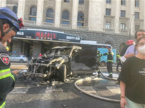 მელიქიშვილის გამზირზე ავარია მოხდა ავტომობილს ცეცხლი გაუჩნდა