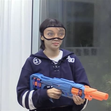 Pin By Yaashi Gadhiya On Yassy Very Funny Pictures Kpop Memes Kpop