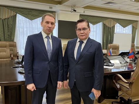 Монгол Оросын Засгийн газар хоорондын комиссын Оросын хэсгийн дарга А А Козловт элчин сайд Ө