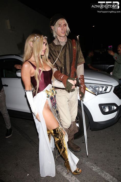 Megan Fox Sexy Seen Flashing Her Nude Pussy At Delilahs Nightclub In