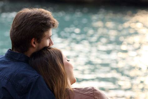 Non Sexual Gestures That Bring You Closer To Your SO Femina In