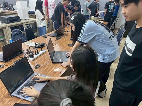 Ce Kmitl พี่ๆ Ce Kmitl เค้าฝึกน้องๆ ใช้ Git กัน Facebook