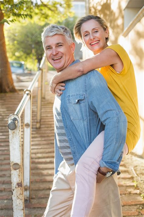 Premium Photo Happy Mature Couple Having Fun In The City