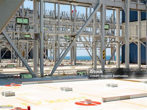 Construction Of Lashing Bridges With Reefer Sockets On Ultra Large