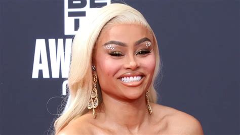Blac Chyna Shares Swimsuit Photo To Cherish — Celebwell