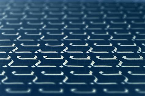 진한 파란색 연습 쓰기 워크 시트에 흰색 으로 문자 필기 기호 채우기 패턴입니다 서예 문자 J 학습 기술 종이 페이지 서예 문자 J 배경입니다 0명에 대한 스톡 사진 및