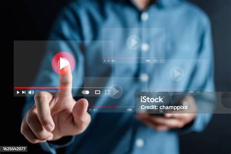 가상 화면에서 E 러닝 온라인 수업 인터넷에서 비디오보기 웹 세미나 온라인 인터넷 교육 E 러닝 웨비나를 통한 온라인 학습 비디오 자습서 학습에 대한 스톡 사진 및 기타