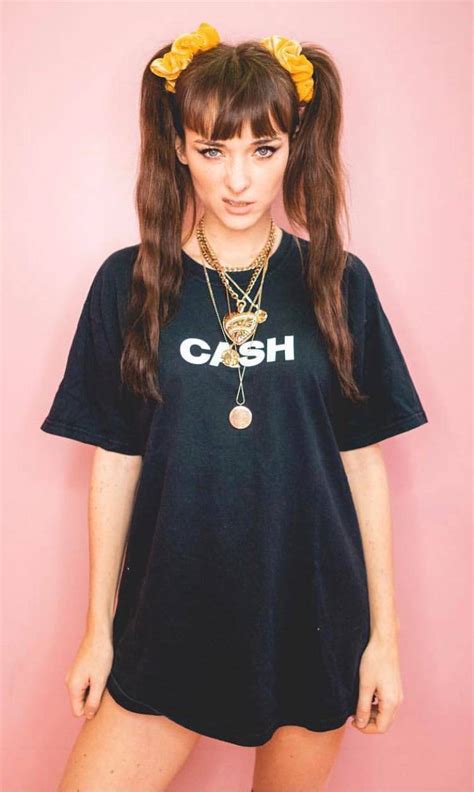 Larissa Rieß Scrolller