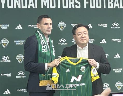 ‘epl 출신 포옛 감독 “전북 사령탑 내 자리라고 느껴…커리어에도 좋은 결정” [is 전주]