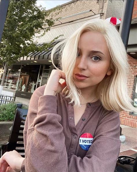 Ellie Fell In Some Bleach Scrolller