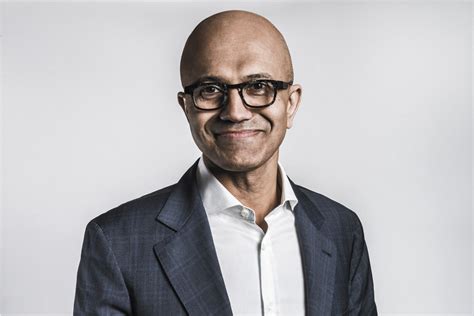 Satya Nadella Ceo De Microsoft Estamos Creando Las Olas Del Futuro