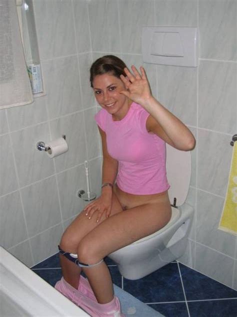 Girl In Toilet Porn Pic