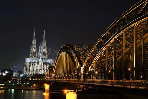 Catedral De Koln E Ponte Railway Foto De Stock Imagem De Igreja