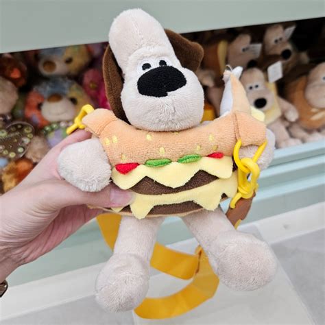 햄버거를 입은 그로밋은 가방처럼 멜 수 있어요ㅋ 콜리colley