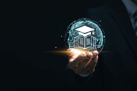 온라인 교육 개념 가상 E러닝 아이콘을 들고 있는 사업가 비즈니스 실무 기술을 향상시킵니다 교육 인터넷 기술 가상현실에 대한