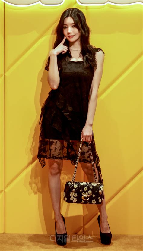 [포토] 코치 성수 팝업 행사 참석한 가수 권은비