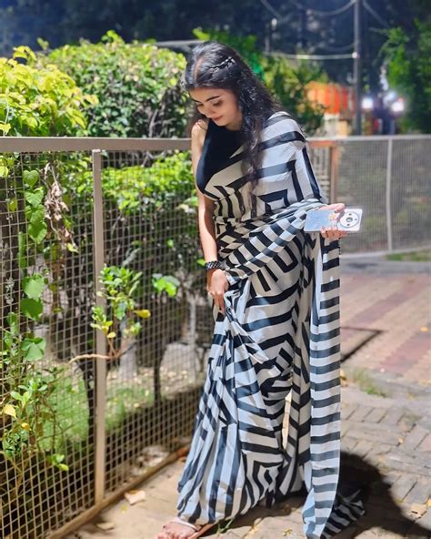 Nandani Gupta ️💫 Exploring Myself In This Crowd😚♥️ Beinginlove Lifestyle