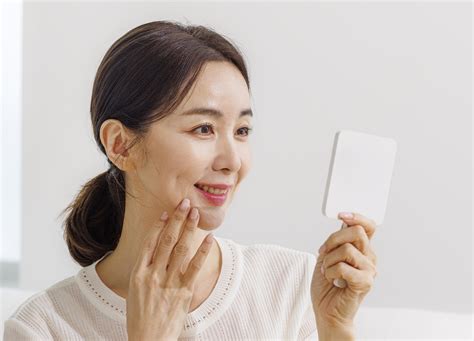 탄력 없는 얼굴 ‘이 표정 하루 두 번 지으면 탄탄해진다