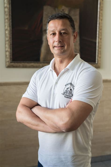 💪 Поредна силно позитивна новина за Икономически университет Варна 🔝 Оценката по Политиката за