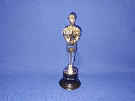 Статуэтка оскар винтажная пластиковая награда — цена 280 грн в каталоге Статуэтки Купить товары