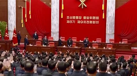 Пүрэв гарагт Ким Жон Ун ажилчны намын хурлын үеэр Ардын арми болон зэвсгийн үйлдвэрлэл цөмийн