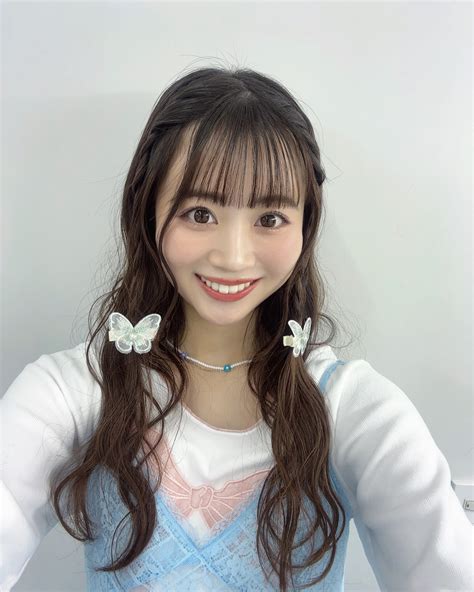 松澤可苑 蝶々を髪につけてもらった日🦋🩵2部ではハーフアップにしました〜 松澤可苑 ヘアアレンジ 大学生 04 Instagram