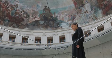 거울 위에 선 작가 현실과 가상의 경계를 묻다 韓작가 최초 ‘카르트 블랑쉬 김수자