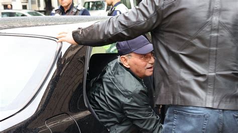 Доган събра хората си в София решават дали да създадат нова партия след оставката на Чакъров