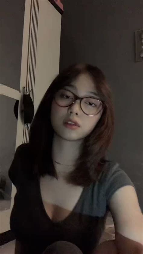 bahanbuatmalam on Twitter: "sengaja bget risa bkin tiktok begini.. biar jadi bacol y?? 🥵🥵🥵🥵"