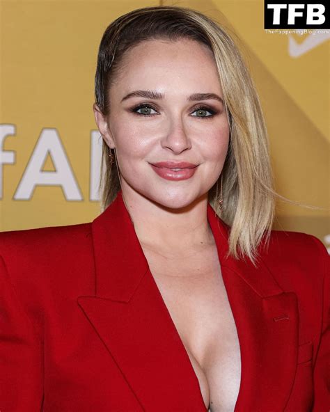 Hayden Panettiere Shows Off Sexy Cleavage Legs At The 2022 Amfar Gala