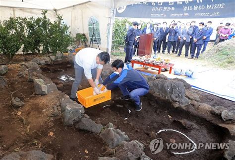 한강 작별하지 않는다에 담긴 눈쌓인 제주 중산간 마을은