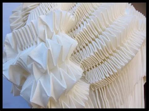 褶皱还能这么玩 服装中的褶皱艺术 知乎