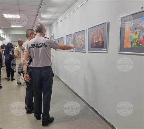 В Плевен наградиха отличените участници в областния етап на конкурса за детска рисунка С очите