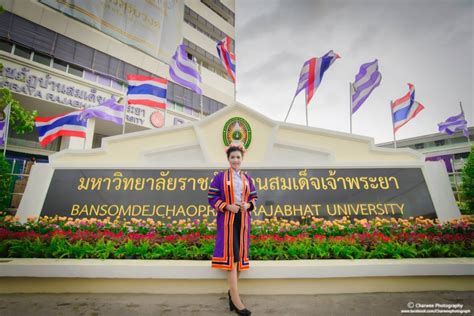 ผลงานการถ่ายภาพ งานรับปริญญา มหาวิทยาลัยราชภัฏบ้านสมเด็จเจ้าพระยา Charwee Graduateth