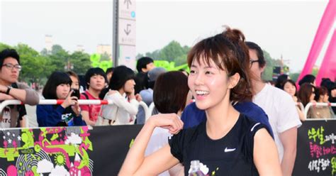 사진 최윤영밝은 얼굴로 피니쉬 라인 통과
