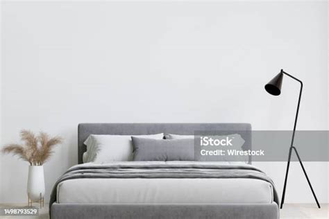 부드러운 회색 침대와 램프가 있는 현대적인 침실 3d 렌더링 0명에 대한 스톡 사진 및 기타 이미지 0명 3차원 형태