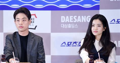 [사진]박정민 김태리 영광스러운 청룡영화제 핸드프린팅 순간