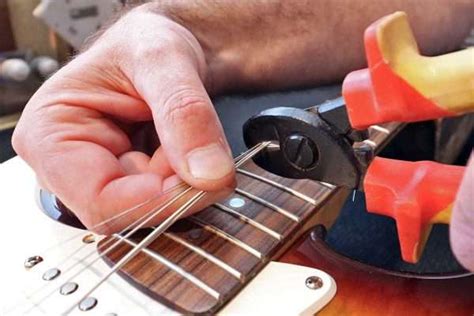 How To Cut Guitar Strings With Without Wire Cutters STG