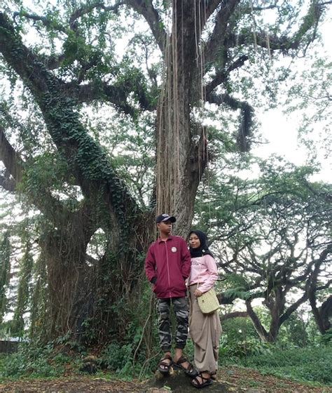 Premium Photo Intimate Relationship Between Brother And Sister