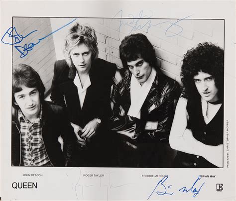 Queen Signed Photograph Uninscribed 1977 Band Portrait Rr Auction