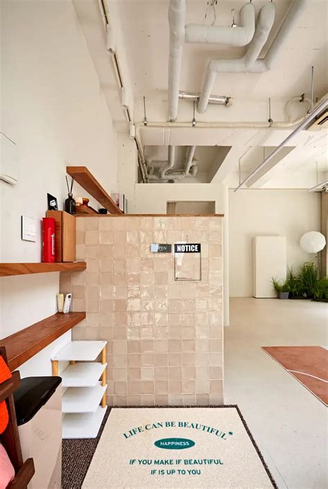 노출 천장으로 개방감이 느껴지는 자연광 13평 작은 렌탈 스튜디오 인테리어 화성 동탄