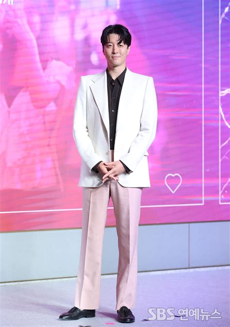 E포토 이동건 동안 꽃미남 매력