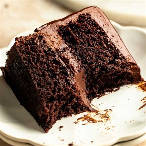 Easy Chocolate Cake With Ganache