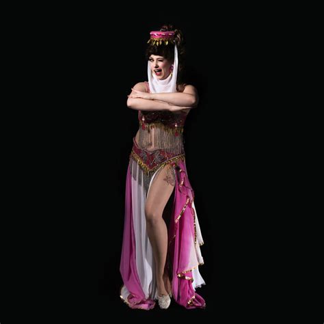 Burlesque Tänzerin Miss Elinor Divine Aus Nrw
