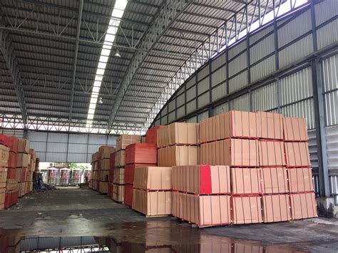 วันนี้มีไม้อัดเคลือบฟิลม์ดำเข้ามาใหม่ พร้อมส่งครับ ทั้งความหนา 10มม 15มม และ 20มม ขอบแดง